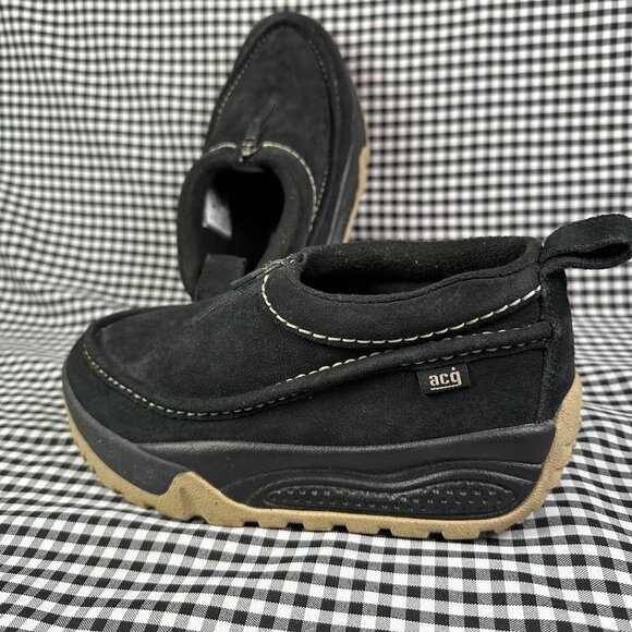 Nike ACG | Shoes | Nike Acg Izy Shoes Black Gum Moccasin Moc Slip On ...